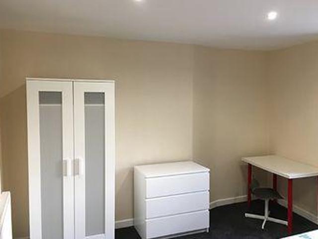 3 Bedrooms for rent in Dillwyn Road, Sketty, Swansea SA2