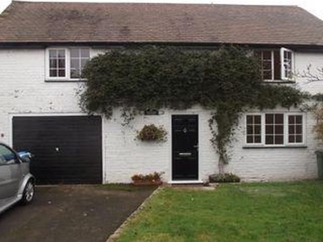 3 Bedrooms for rent in Eythrope Road, Aylesbury HP17