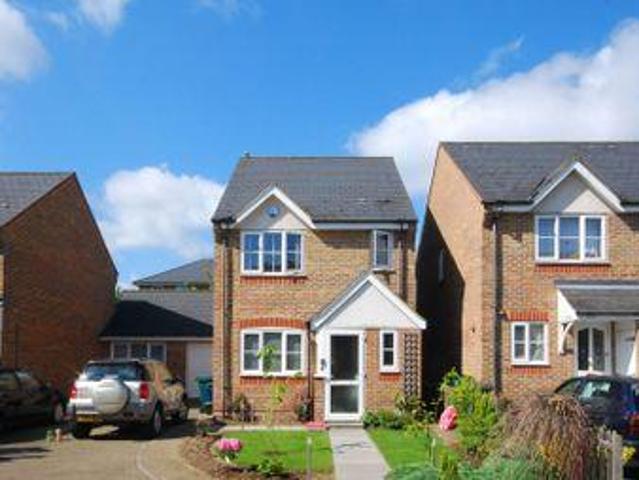 3 Bedrooms for rent in Earl Close, Friern Barnet N11