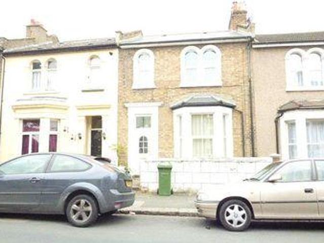 3 Bedrooms for rent in Elmdene Road, London SE18