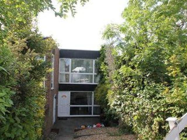 3 Bedrooms for rent in Erin Close, Bromley BR1