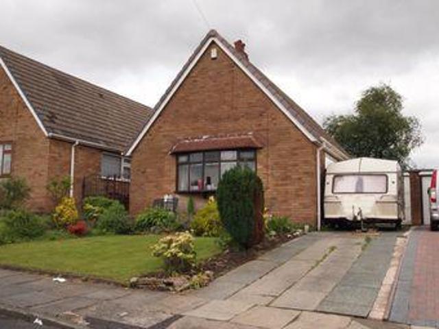 3 Bedrooms for rent in Fairlyn Drive, Over Hulton, Bolton BL5