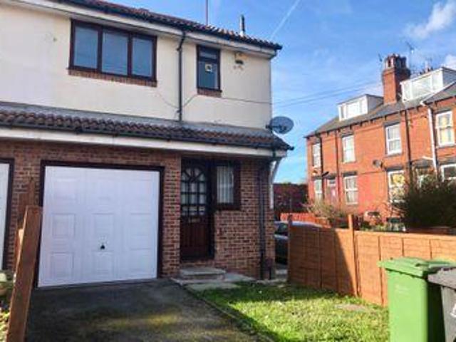 3 Bedrooms for rent in Garnet Place, Leeds LS11