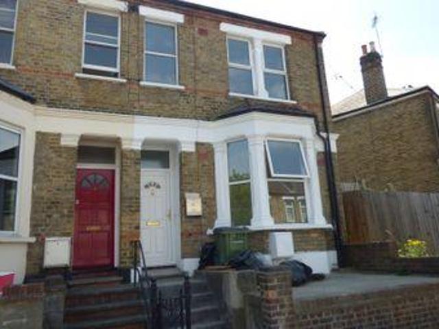 3 Bedrooms for rent in Genesta Road, London SE18