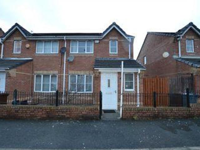 3 Bedrooms for rent in Gravenmoor Drive, Salford M7