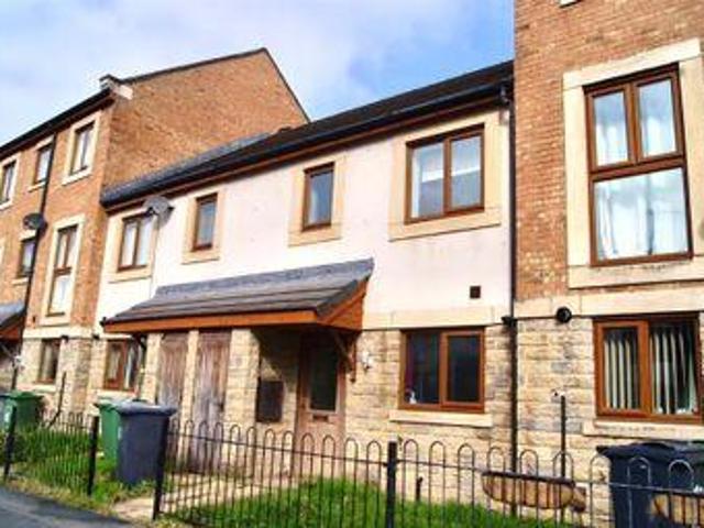 3 Bedrooms for rent in Greenlea Court, Huddersfield HD5