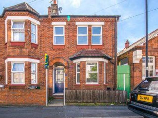 3 Bedrooms for rent in Hambro Road, Streatham Common, London SW16