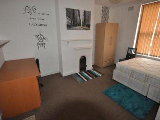 3 Bedrooms for rent in Harold Street, Hyde Park, Leeds LS6