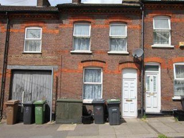 3 Bedrooms for rent in Hartley Road, Luton LU2
