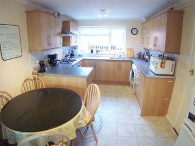 3 Bedrooms for rent in Howden Gardens, Hyde Park, Leeds LS6