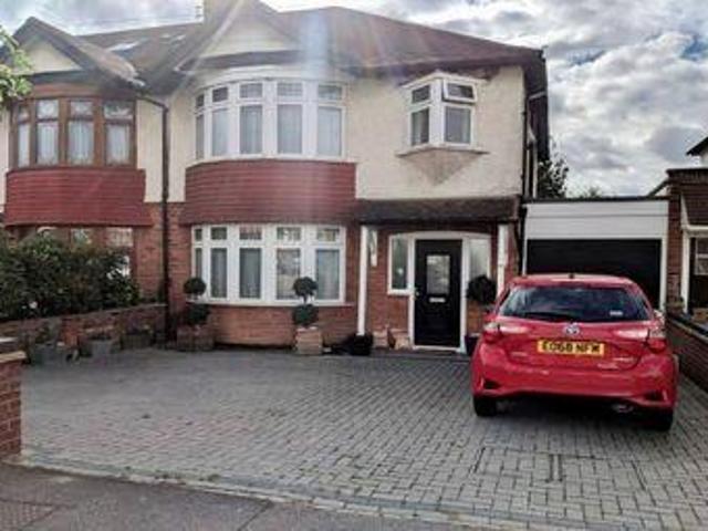 3 Bedrooms for rent in Kings Avenue, Woodford Green IG8