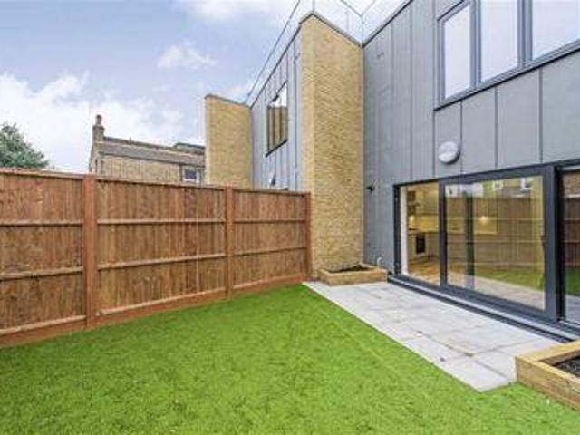 3 Bedrooms for rent in Kneller Road, London SE4