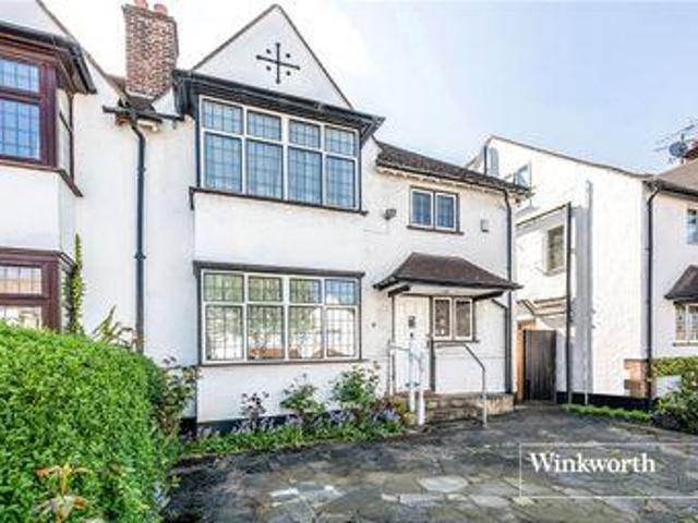 3 Bedrooms for rent in Lyndhurst Gardens, Finchley, London N3