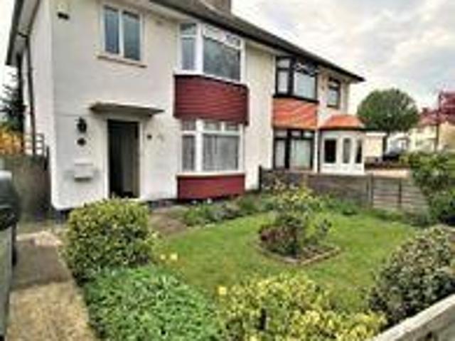 3 Bedrooms for rent in Layfield Crescent, Brent Cross, London NW4