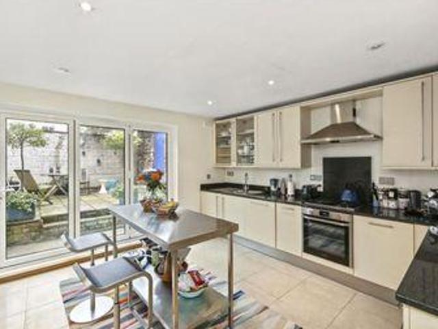 3 Bedrooms for rent in Lonsdale Road, Notting Hill W11