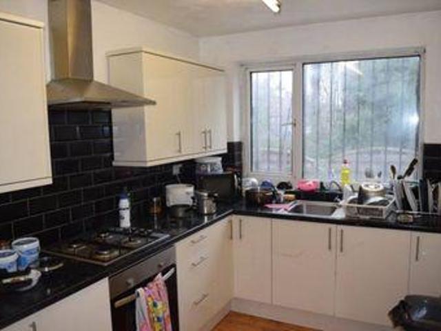 3 Bedrooms for rent in Park View Avenue, Burley, Leeds LS4