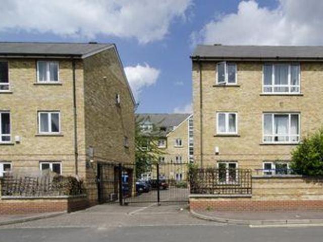 3 Bedrooms for rent in Rainhill Way, Bow, London E3