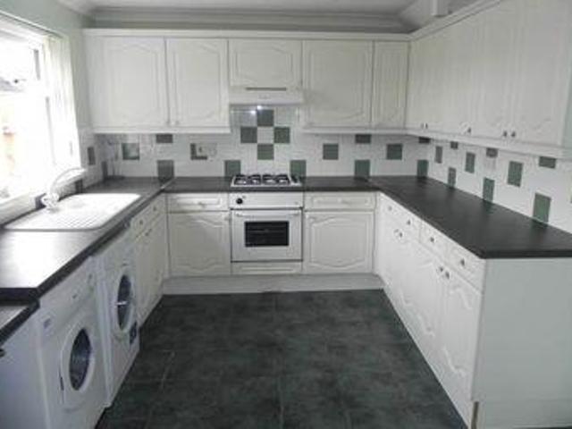 3 Bedrooms for rent in Rectory Close, Loughor, Swansea SA4
