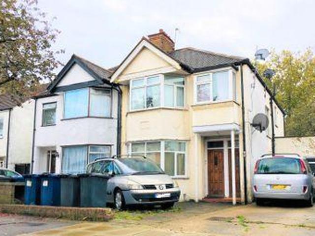 3 Bedrooms for rent in Renters Avenue, London NW4