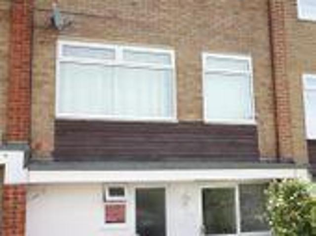 3 Bedrooms for rent in St. Josephs Close, Luton LU3