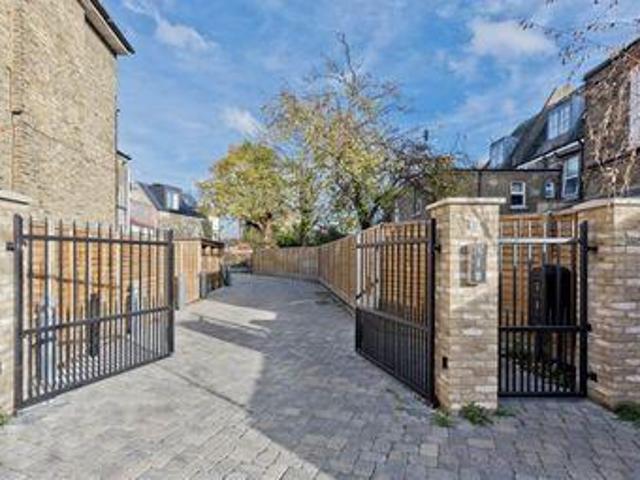 3 Bedrooms for rent in Starling Mews, Surbiton KT5