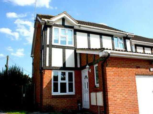 3 Bedrooms for rent in Stonebridge Field, Eton, Windsor SL4