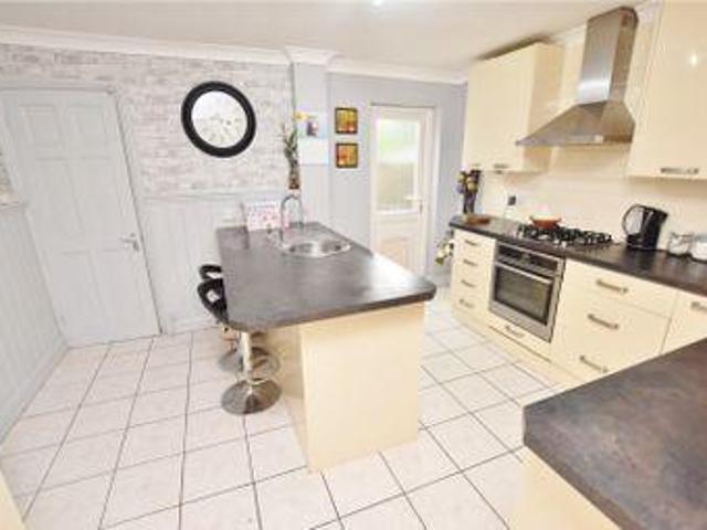 3 Bedrooms for rent in Stockland Road, Romford RM7