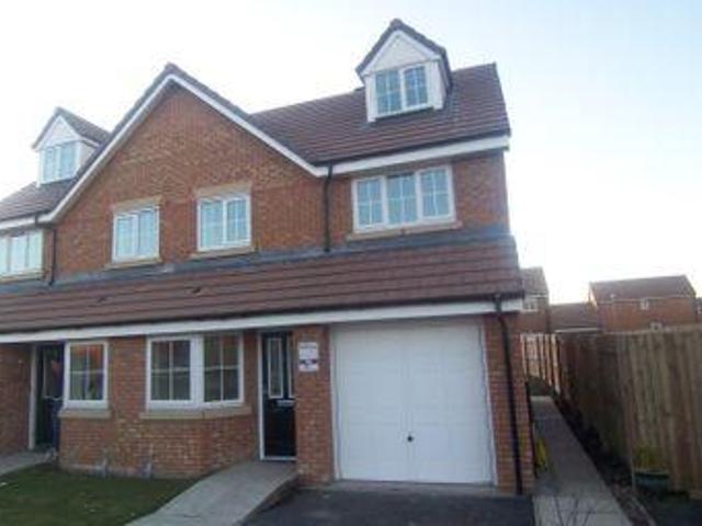 3 Bedrooms for rent in Sandileigh Drive, Sandfield Park, Bolton BL1