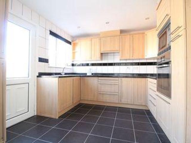 3 Bedrooms for rent in Sherburn Place, Leeds LS14