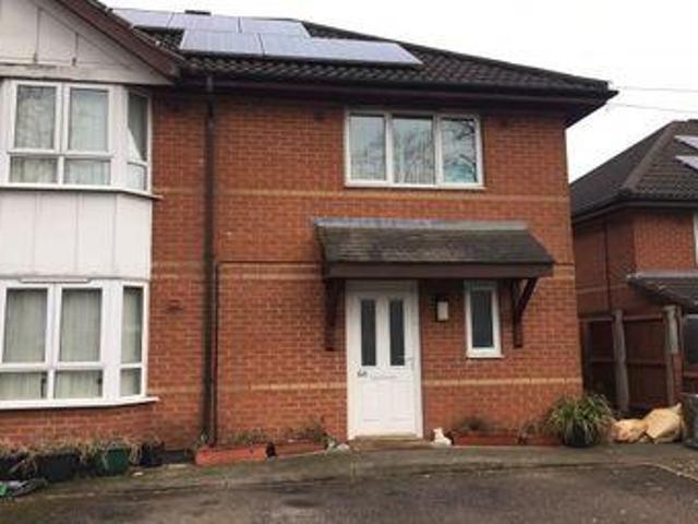 3 Bedrooms for rent in Southfields Drive, Leicester LE2
