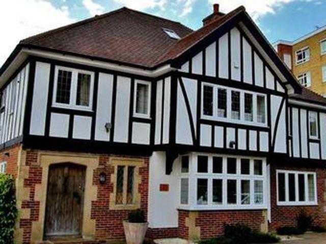 3 Bedrooms for rent in Tudor Gardens, Worthing, West Sussex BN11