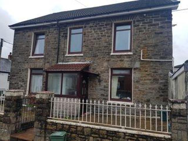 3 Bedrooms for rent in Tyntyla Terrace, Ystrad, Pentre CF41