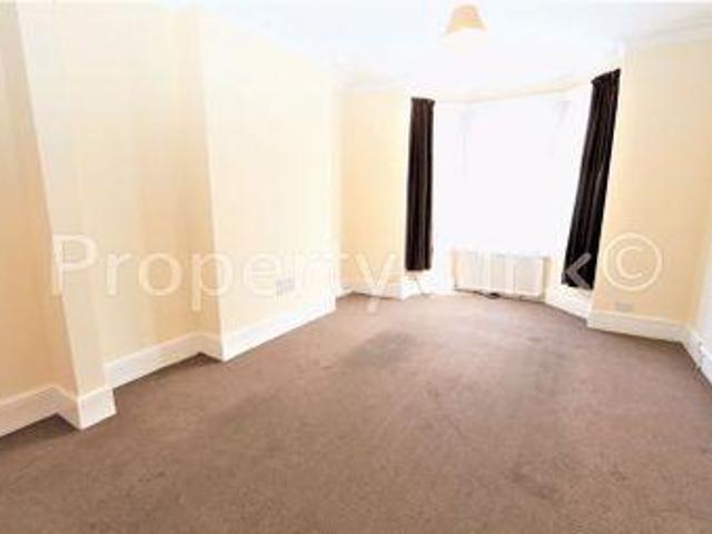 3 Bedrooms for rent in Thorold Road, Ilford IG1