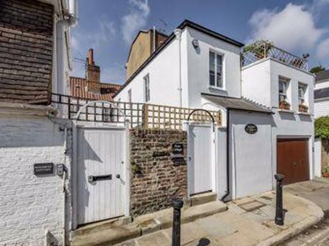 3 Bedrooms for rent in Vale Of Health, London NW3