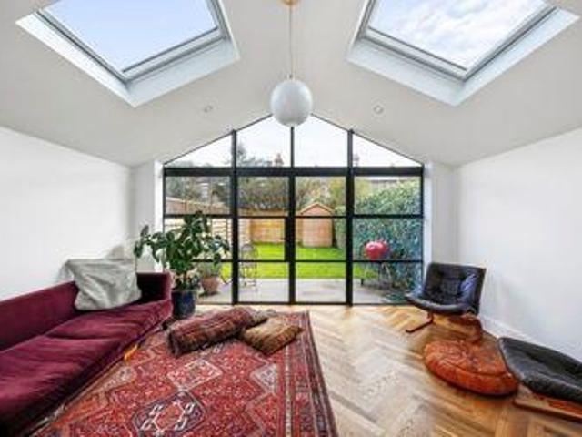 3 Bedrooms for rent in Victory Road, London SW19