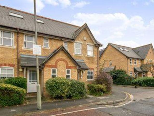 3 Bedrooms for rent in Wycliffe Road, Shaftesbury Estate SW11