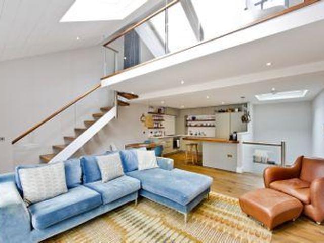 3 Bedrooms for rent in Wellington Close, London W11
