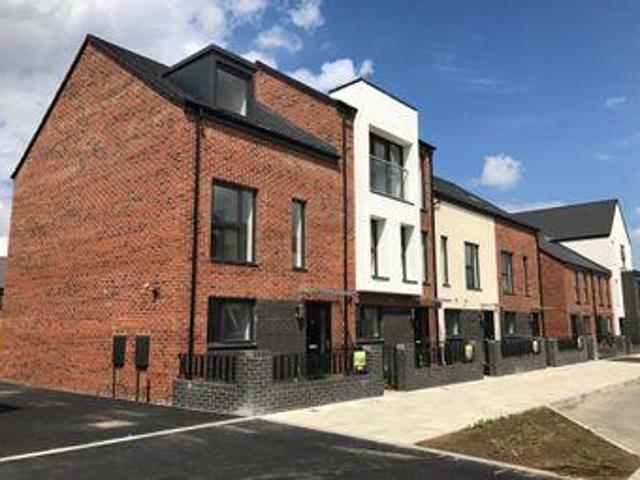 3 Bedrooms for rent in Woodfield Way, Balby, Doncaster DN4