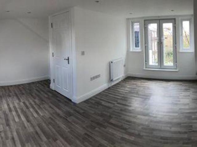 3 Bedrooms for rent in Woodside Gardens, London N17