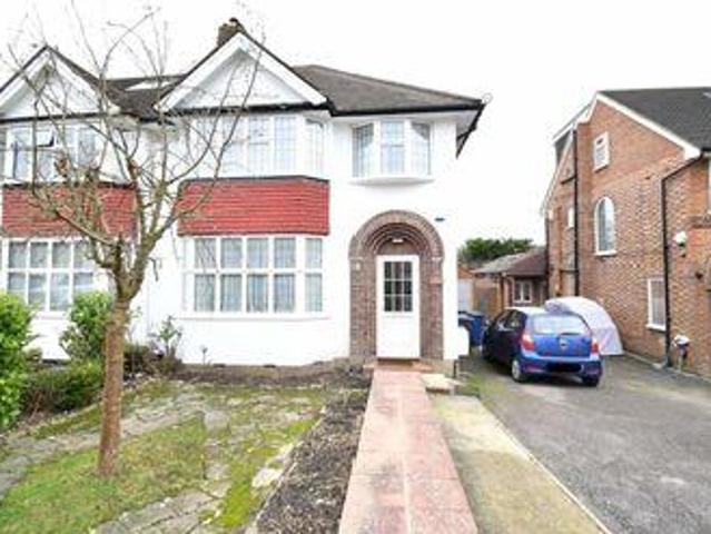 3 Bedrooms for rent in Wolstonbury, London N12