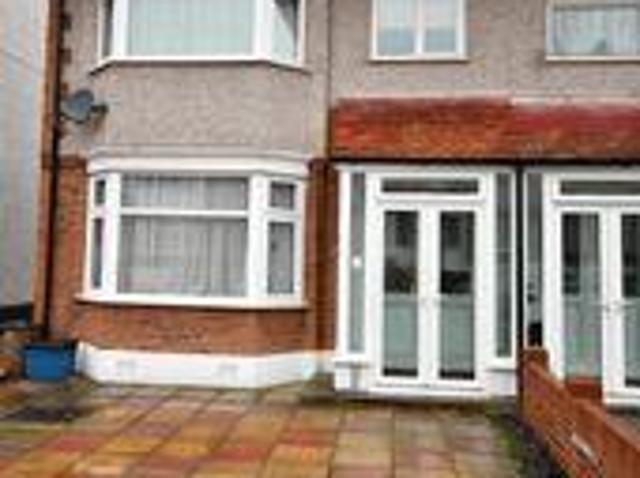 3 Bedrooms for rent in Yoxley Drive, Gants Hill, Ilford IG2