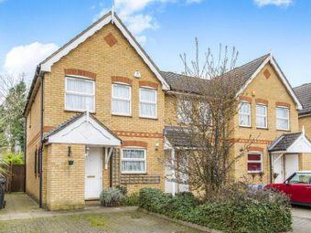 3 Bedrooms for sale in Mallard Close, Hanwell, London W7