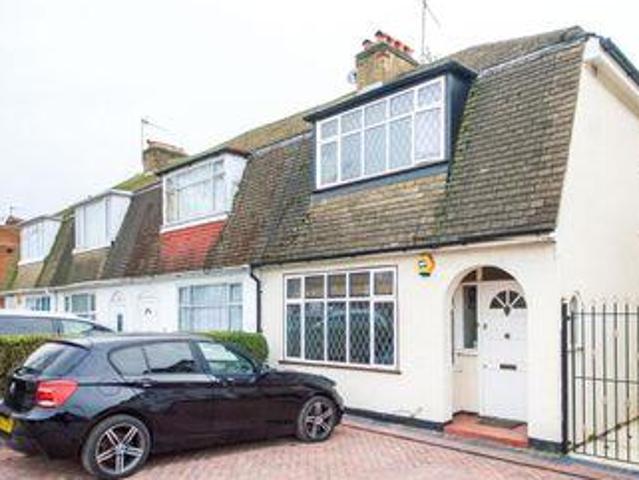 3 Bedrooms for sale in Mollison Way, Edgware, Greater London HA8