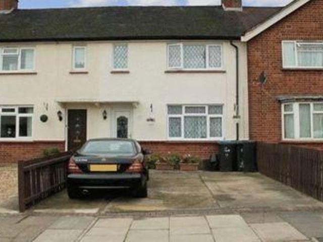 3 Bedrooms for sale in Northumberland Avenue, Enfield EN1
