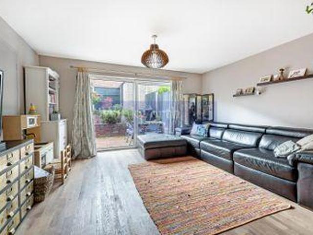 3 Bedrooms for sale in Acanthus Road, London SW11