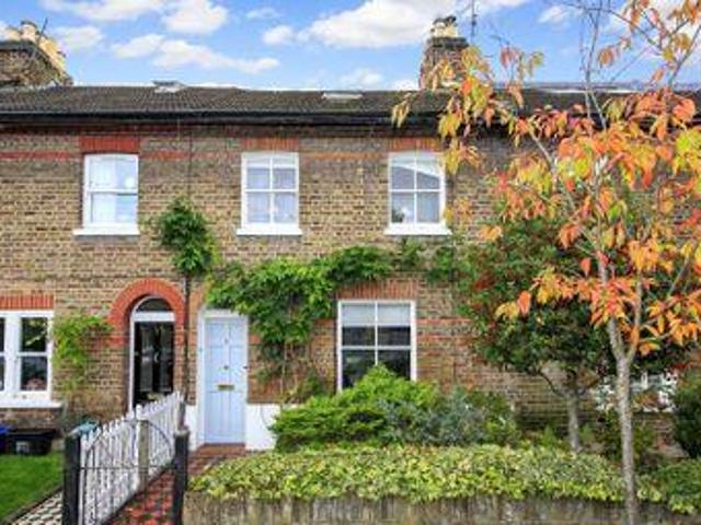 3 Bedrooms for sale in Alexandra Road, Kew TW9