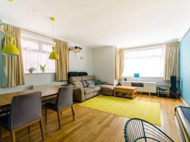 3 Bedrooms for sale in Ashurst Road, North Finchley N12