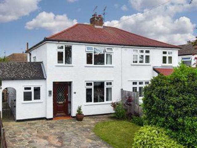 3 Bedrooms for sale in Balmoral Crescent, West Molesey KT8