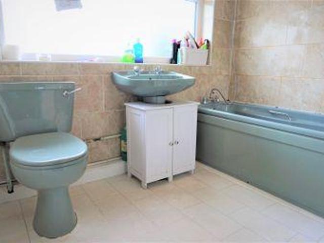3 Bedrooms for sale in Beadlow Road, Luton LU4