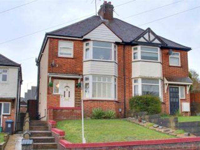 3 Bedrooms for sale in Belswains Lane, Hemel Hempstead HP3